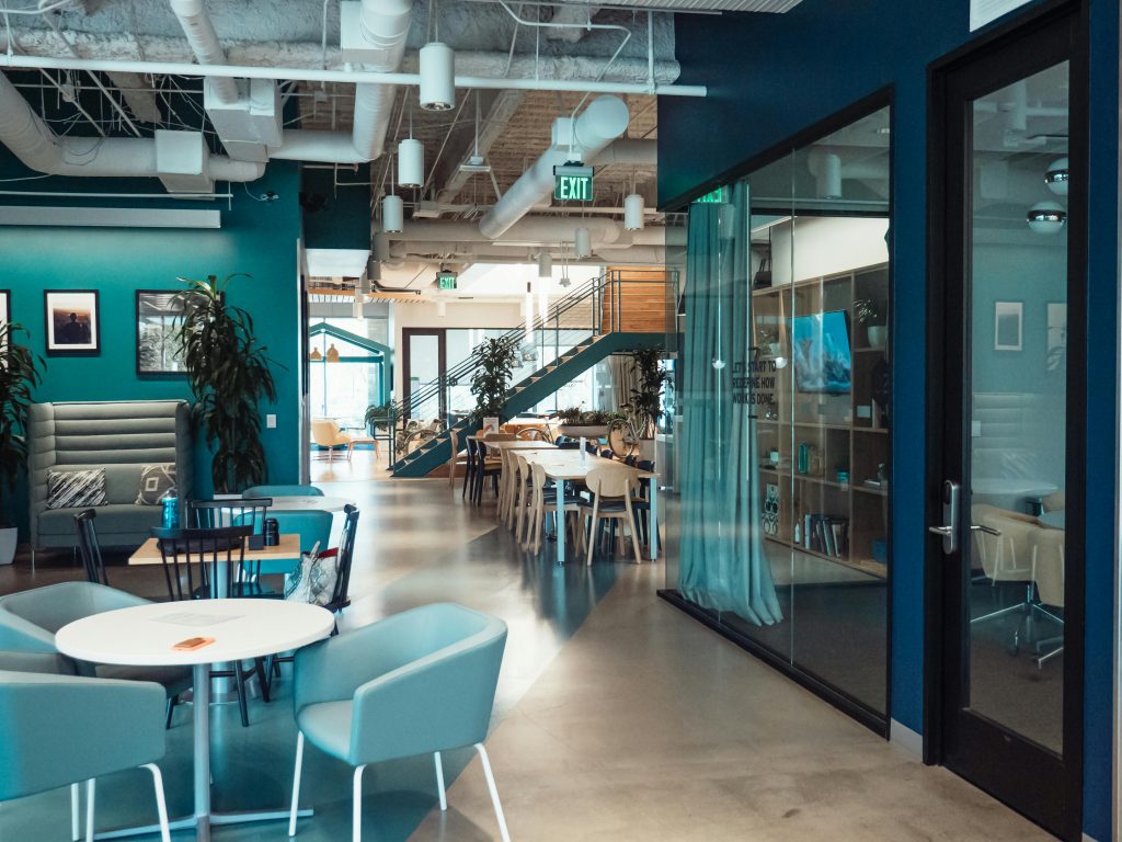 Improve Yourself with These Chinese Business Etiquette Tips ...