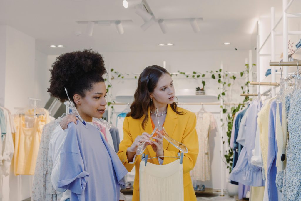 Shopper Superised To See Seller Wearing His Dresses - hiredchina.com