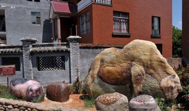 'Stone zoo' Becomes Famous In China - hiredchina.com